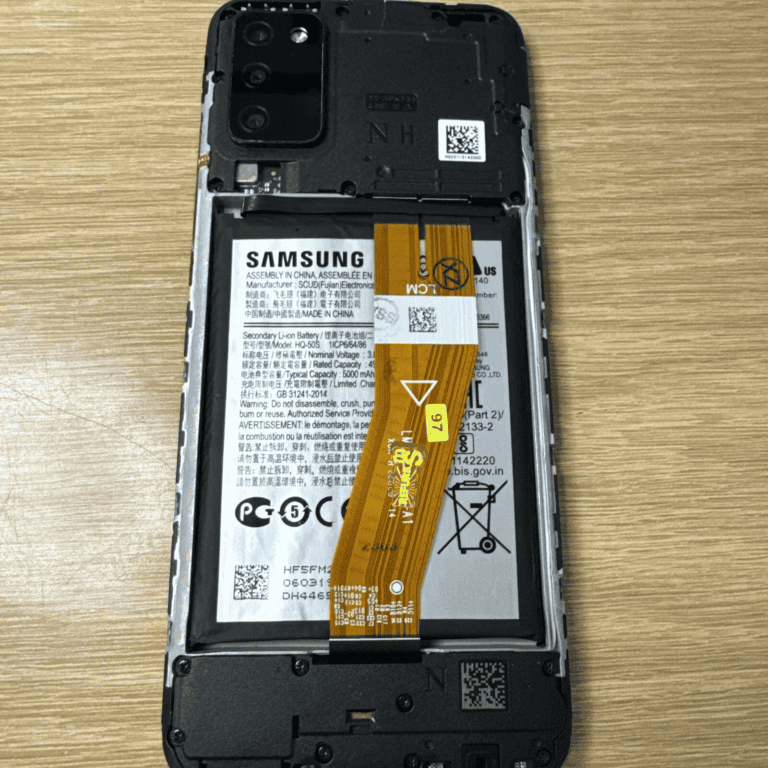 How to Remove the Battery from a Samsung Phone - RepairSpotter